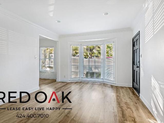 Studio, 1 bath, Condo 1828 North Edgemont Street