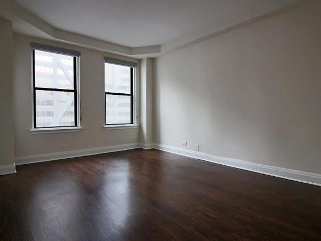 Studio, 1 bath, Condo 187 E Chestnut