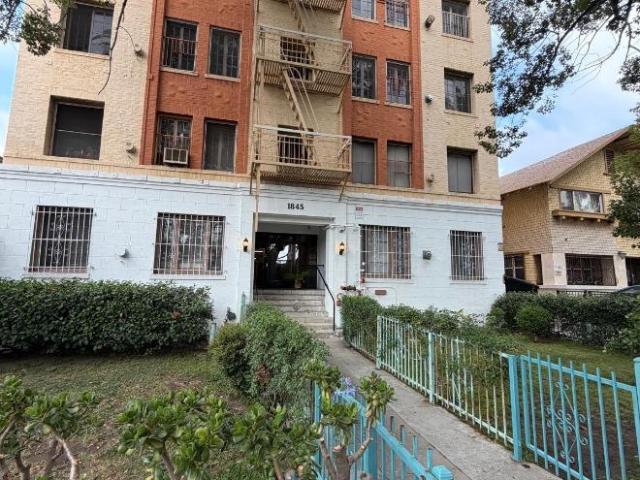 Studio, 1 bath, Condo 1845 N Gramercy Ave