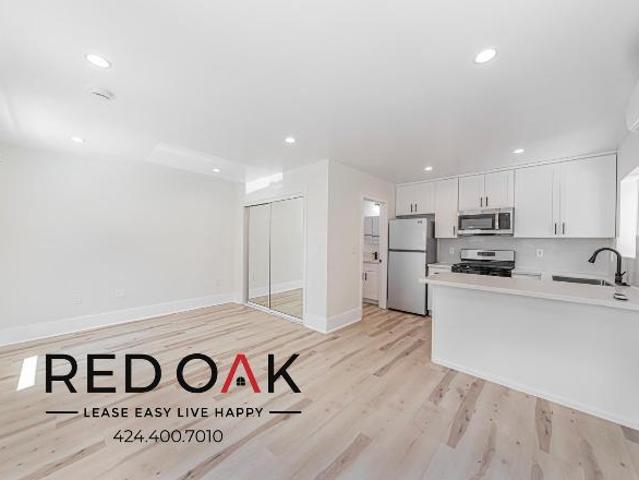 Studio, 1 bath, Condo 1861 S Sycamore Ave