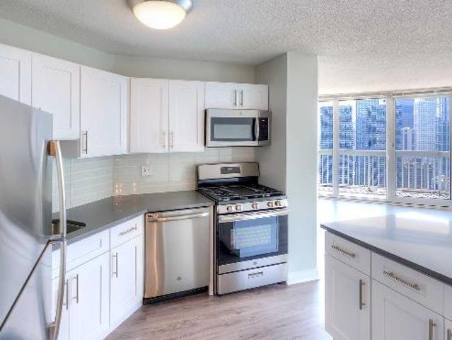 Studio, 1 bath, Condo 18 W Grand Ave