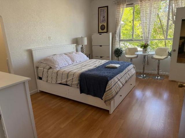 Studio, 1 bath, Condo 192 Lubeck Rd