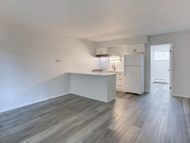 Studio, 1 bath, Condo 1974 S University Blvd