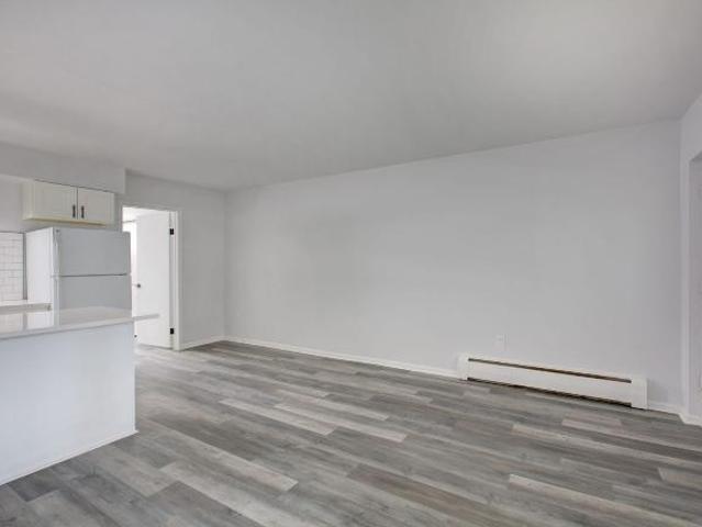 Studio, 1 bath, Condo 1974 S University Blvd