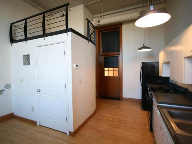 Studio, 1 bath, Condo 100 Broadway Blvd NE