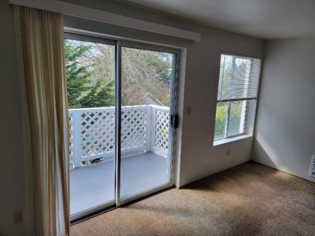 Studio, 1 bath, Condo 10545 Greenwood Ave N