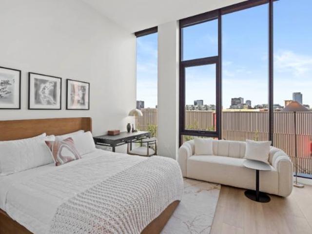Studio, 1 bath, Condo 1075 W Van Buren St