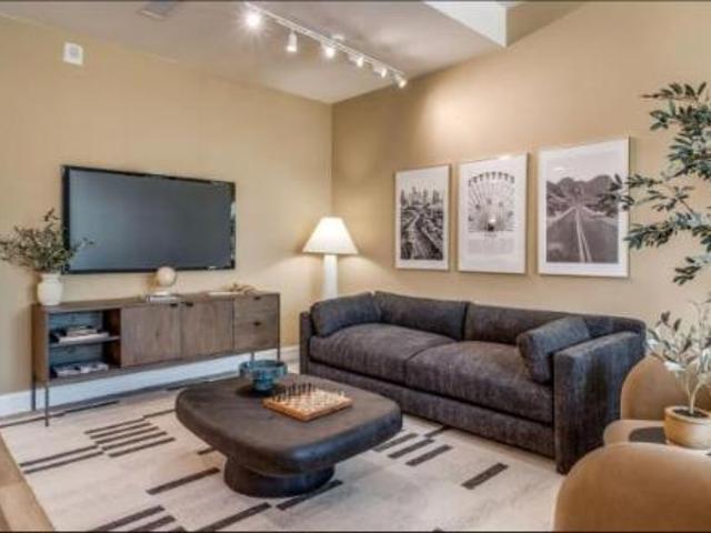 Studio, 1 bath, Condo 1100 Oaklawn Ave