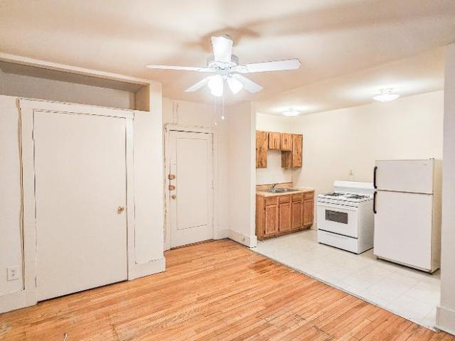 Studio, 1 bath, Condo 1100 Roscoe