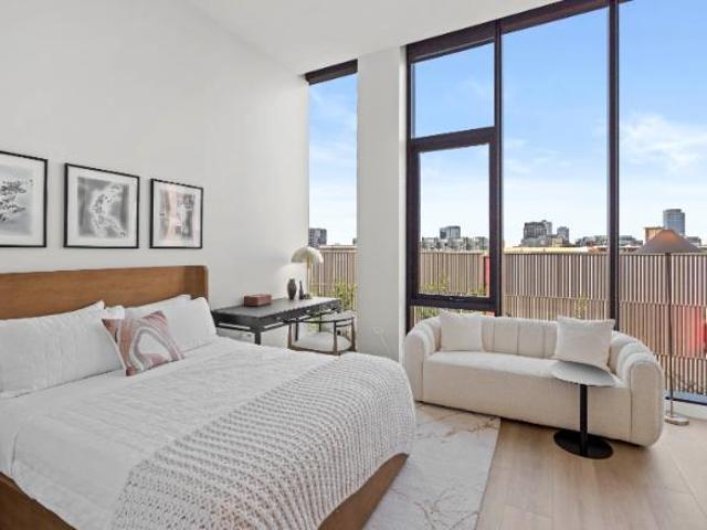 Studio, 1 bath, Condo 1100 West Van Buren St