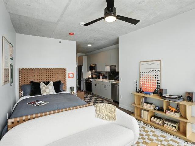 Studio, 1 bath, Condo 1101 W Carroll Ave