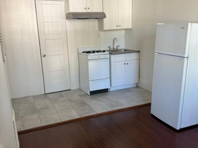 Studio, 1 bath, Condo 1114 N Poinsettia Dr