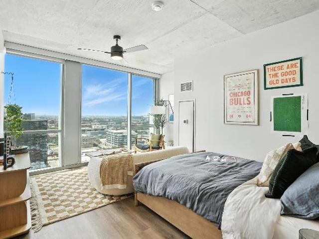 Studio, 1 bath, Condo 1118 W Carroll Ave
