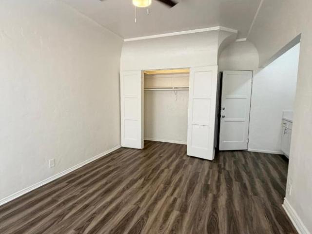 Studio, 1 bath, Condo 111 S Manhattan Pl