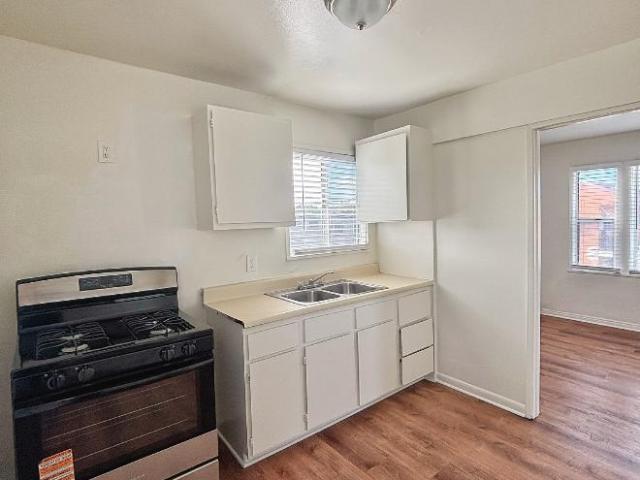 Studio, 1 bath, Condo 1122 Cherry Ave