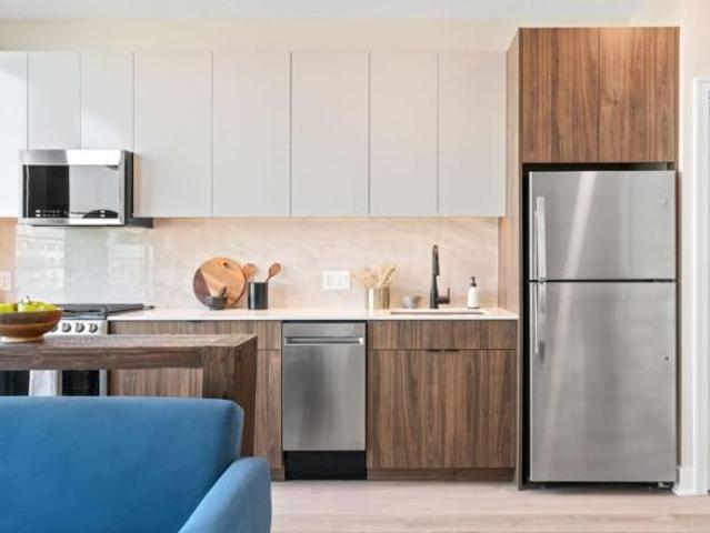 Studio, 1 bath, Condo 1130 W Van Buren