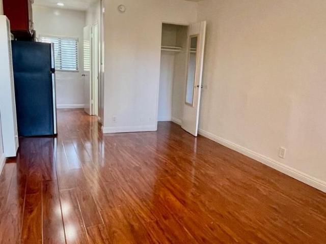 Studio, 1 bath, Condo 11511 Rochester Ave