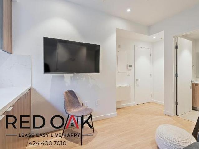 Studio, 1 bath, Condo 11649 Mayfield Ave