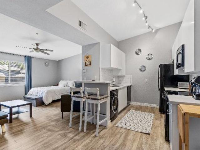 Studio, 1 bath, Condo 1185 W University Ave