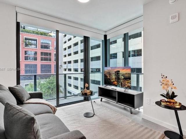 Studio, 1 bath, Condo 121 NE 5th St