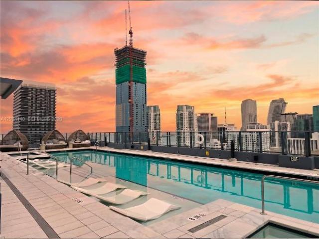 Studio, 1 bath, Condo 121 NE 5th St