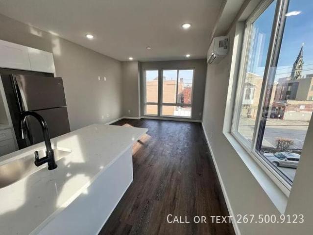 Studio, 1 bath, Condo 1230 N Marshall St