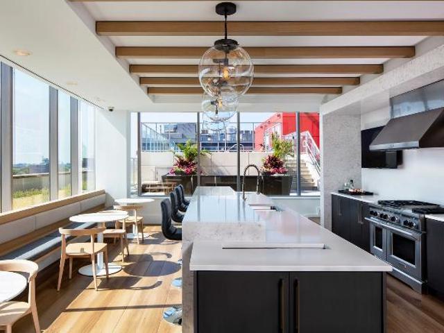 Studio, 1 bath, Condo 1249 N Wells St