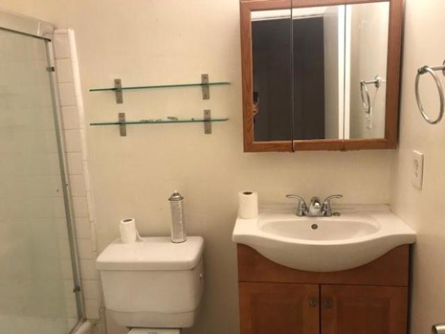 Studio, 1 bath, Condo 1313 S Bundy Dr