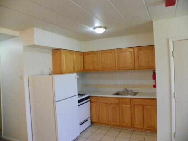 Studio, 1 bath, Condo 1315 Renshaw Rd