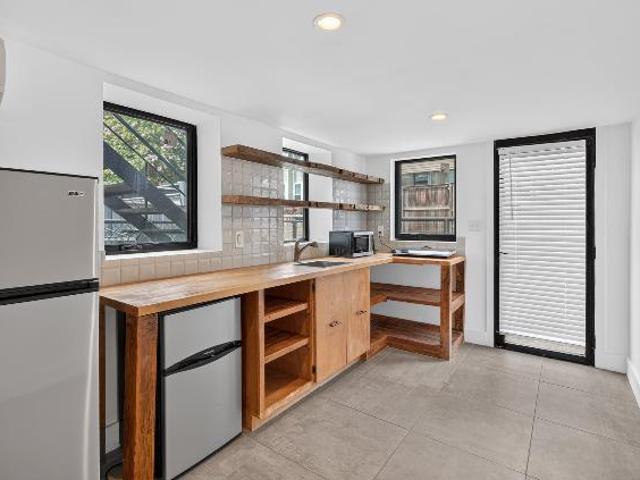 Studio, 1 bath, Condo 1318 Corbin Pl NE