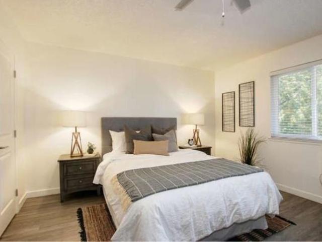 Studio, 1 bath, Condo 1321 E St