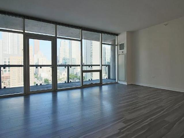 Studio, 1 bath, Condo 132 W Chicago Ave