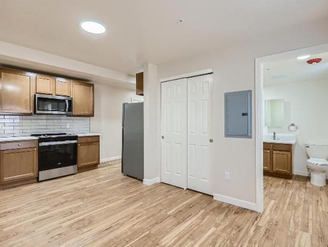 Studio, 1 bath, Condo 1391 Carr St