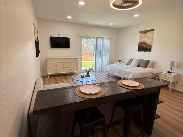 Studio, 1 bath, Condo 2446 E Vista Way