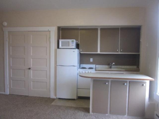 Studio, 1 bath, Condo 2601 Grand Ave