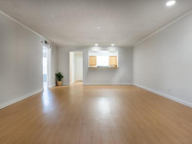 Studio, 1 bath, Condo 2601 Penny Ln