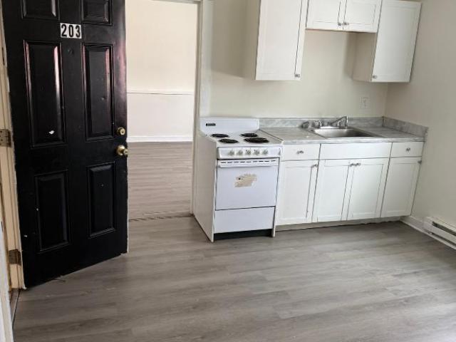 Studio, 1 bath, Condo 260 N Commerce Ave