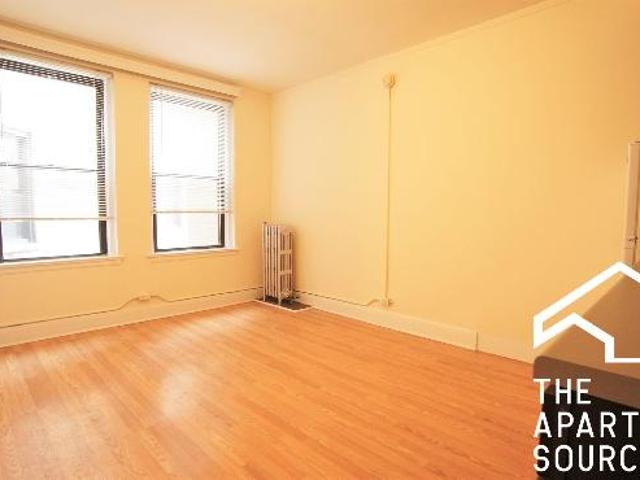 Studio, 1 bath, Condo 2779 North Milwaukee Ave