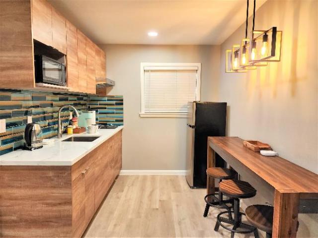 Studio, 1 bath, Condo 2802 Lakeshore Blvd