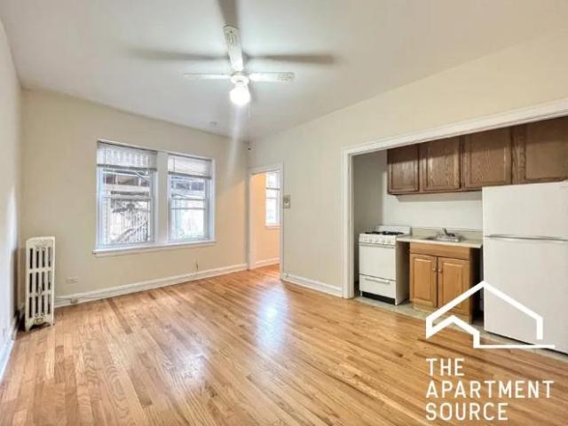 Studio, 1 bath, Condo 2827 North Burling Street