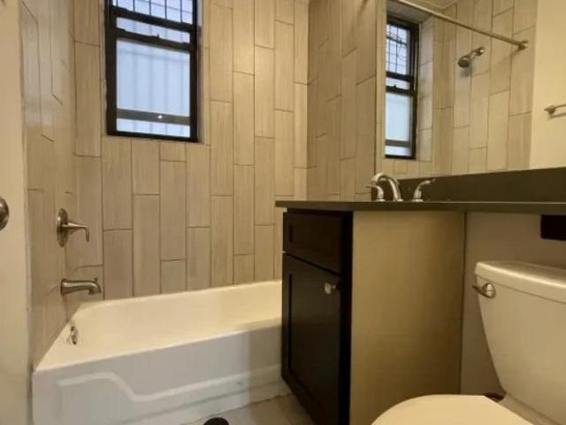 Studio, 1 bath, Condo 2834 West Palmer Street