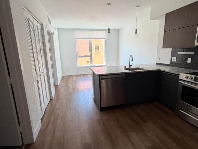 Studio, 1 bath, Condo 2880 James M Wood Blvd