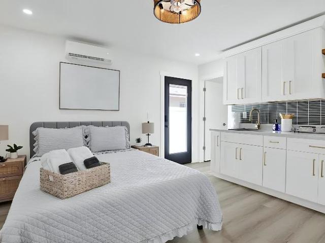 Studio, 1 bath, Condo 2905 W Collins Street