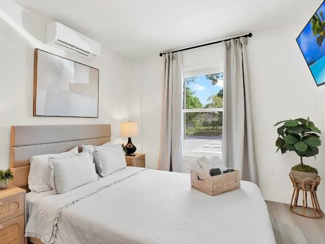 Studio, 1 bath, Condo 2905 W Collins Street