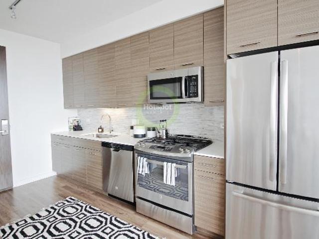 Studio, 1 bath, Condo 299 W Chestnut St