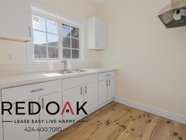 Studio, 1 bath, Condo 207 S Berendo St