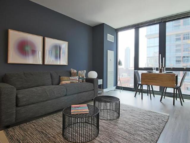 Studio, 1 bath, Condo 209 W Ontario St