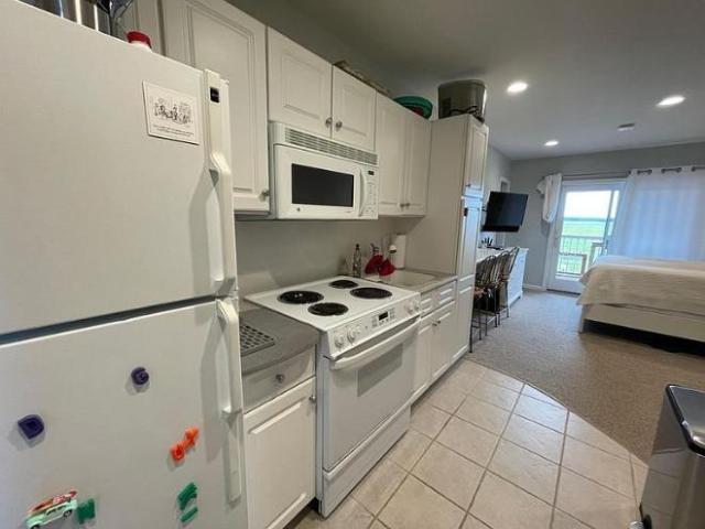 Studio, 1 bath, Condo 20 Brown Ave
