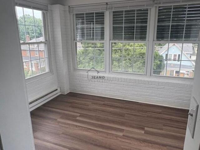 Studio, 1 bath, Condo 2112 N Linn St