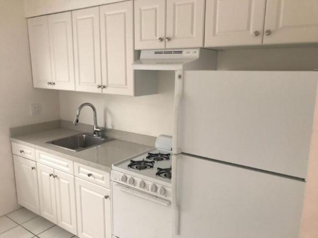 Studio, 1 bath, Condo 2140 California Street